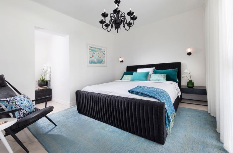 10 Inspirasi Desain Kamar Hitam Putih yang Timeless