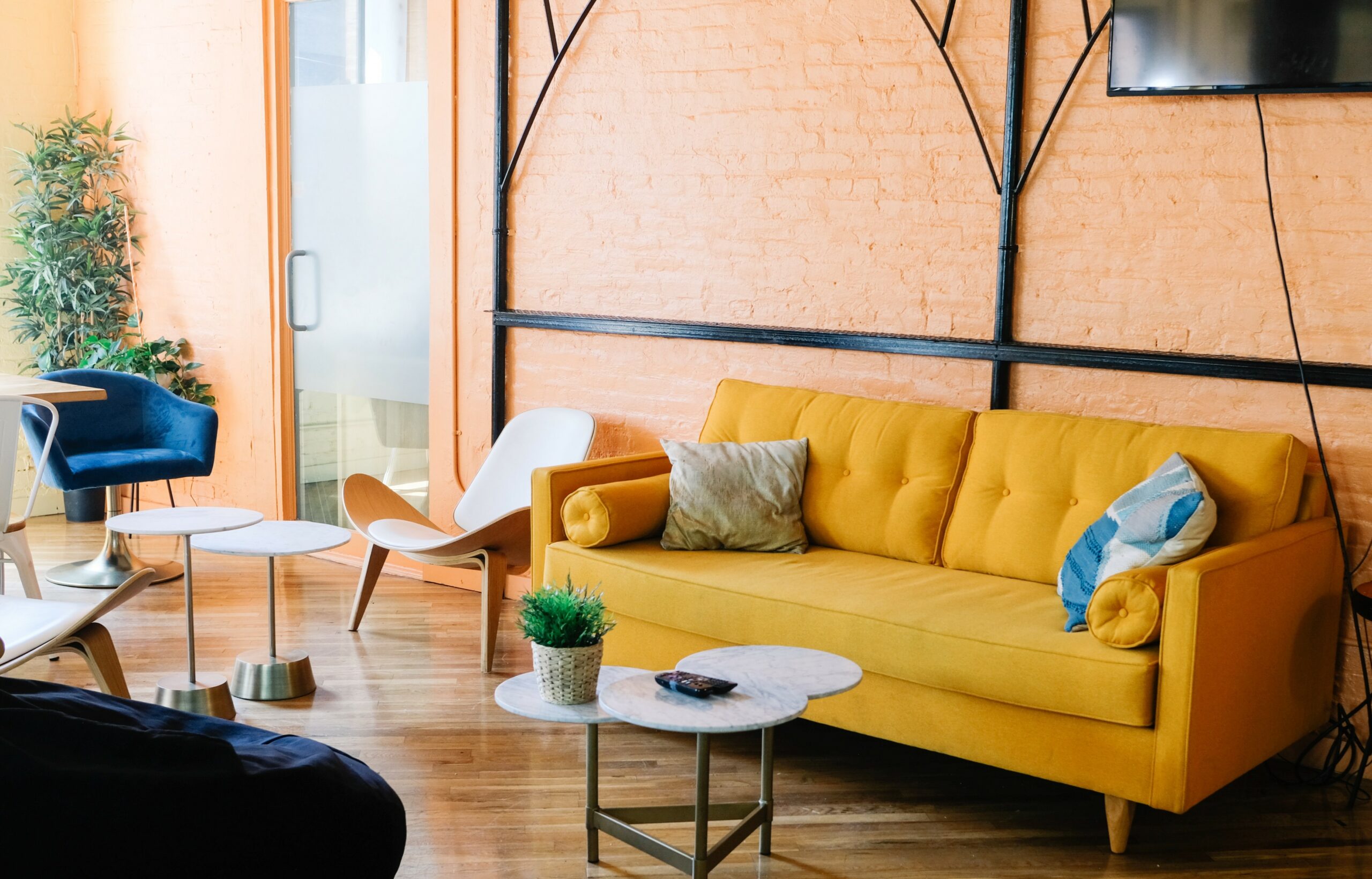 Yuk Lengkapi Dekorasi Rumah Dengan 6 Coffee Table Trendi Ini Yuk Lengkapi Dekorasi Rumah Dengan 6 Coffee Table Trendi Ini