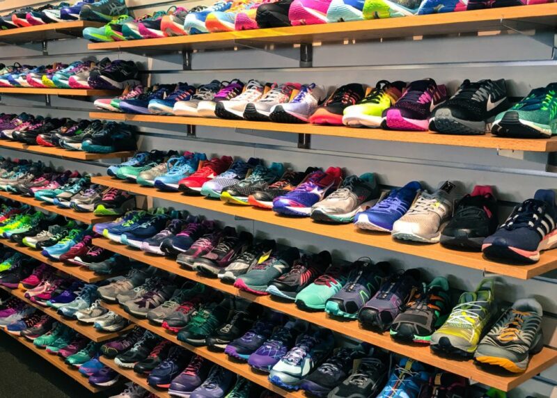 13 Jenis Sepatu Cowok Sesuai Tampilannya yang Harus Kamu Miliki