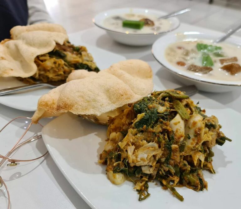 10 Kuliner Legendaris Bandung, Ada yang Umurnya Hampir 100 Tahun!
