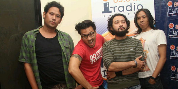 6 Lagu Naif yang Selalu Pas Didengar Sesuai Mood