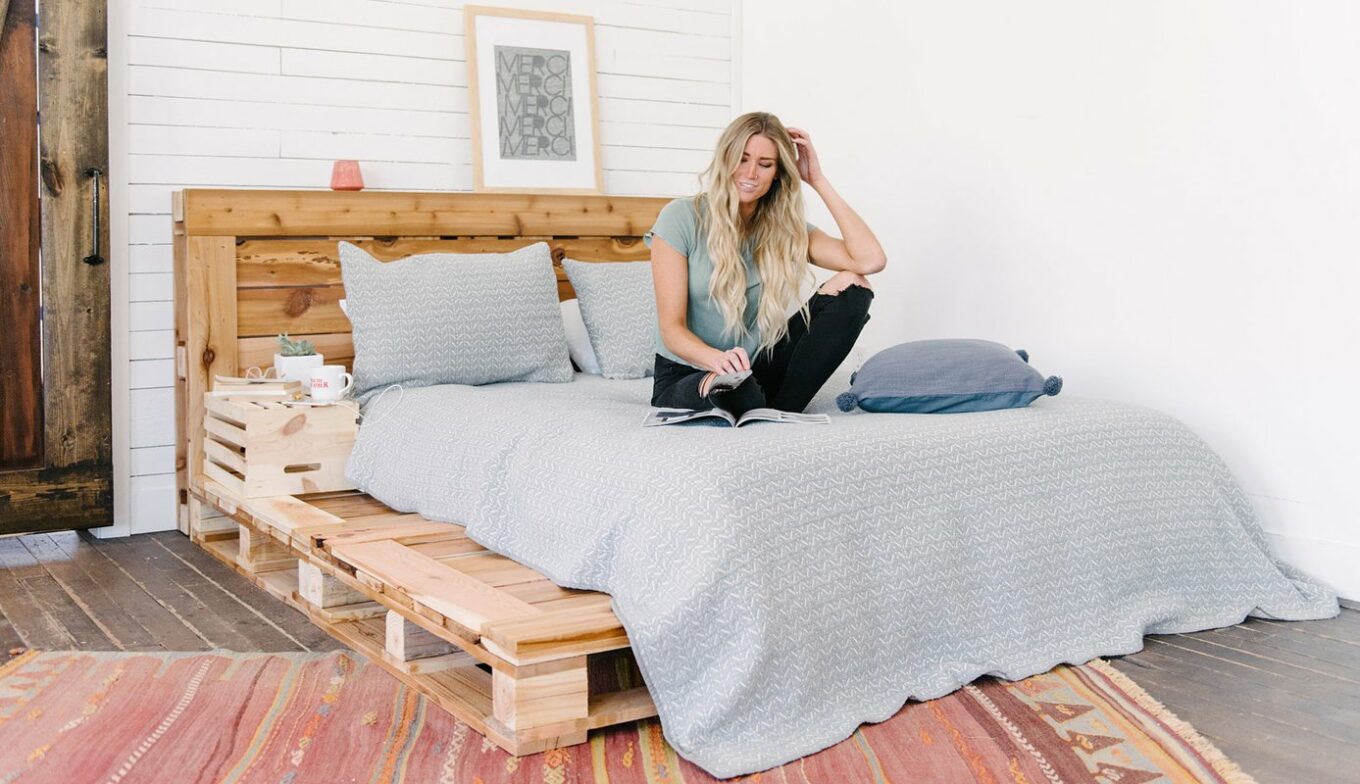 6 Ide Desain Rustic Kamar Tidur Ini Bikin Kamu Tidur Nyenyak