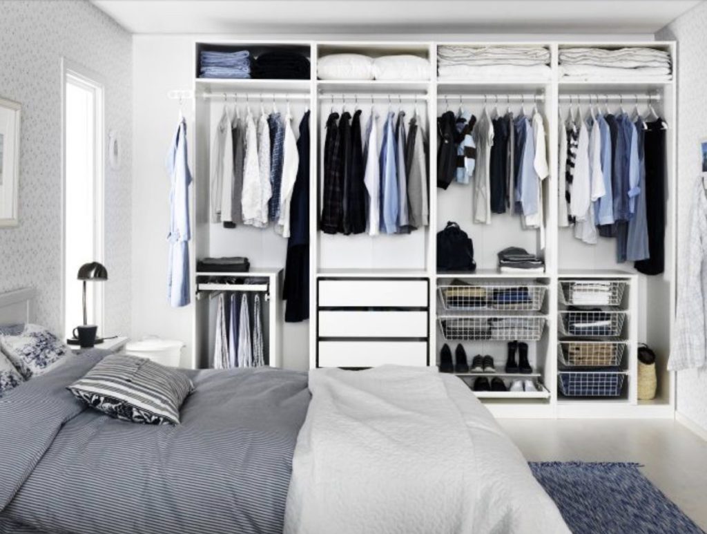 7 Ide Lemari Tanam untuk Kamar Sempit, Cek Nomor 2 yang Multifungsi!