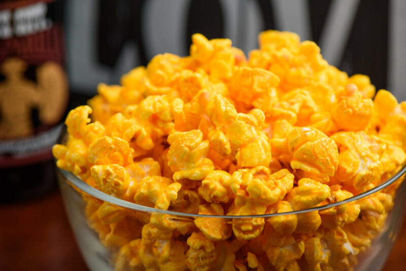 6 Resep Kreasi Popcorn Aneka Rasa untuk Camilan Nonton yang Praktis
