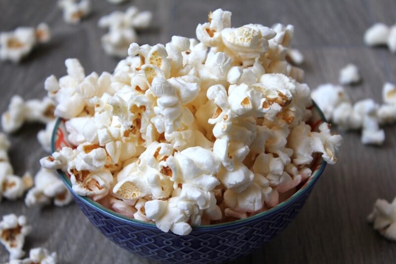 6 Resep Kreasi Popcorn Aneka Rasa untuk Camilan Nonton yang Praktis