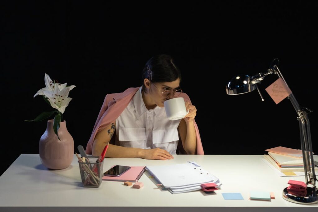 7 Tips Begadang Tetap Bugar dan Produktif, Ini Cara Sehatnya!