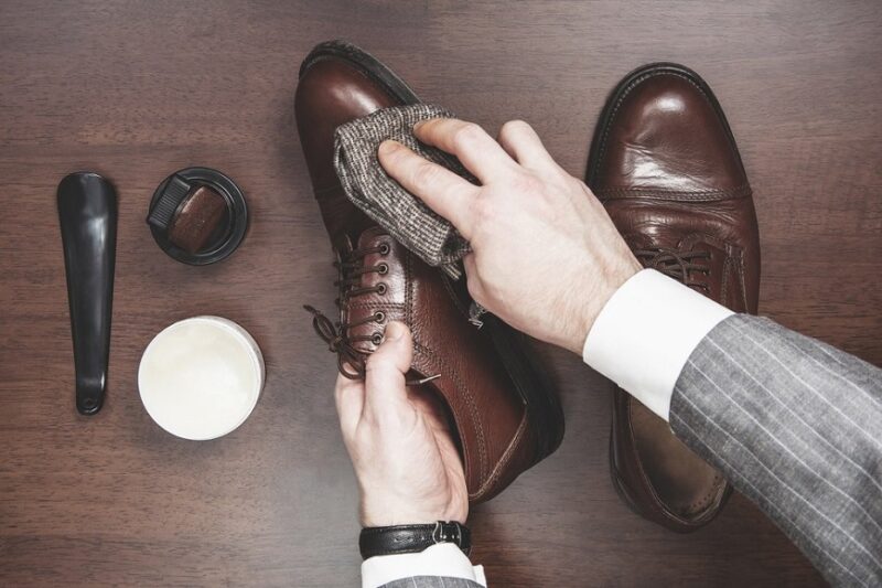 10 Cara Ikat Tali Sepatu Mudah, Bikin Penampilan Makin Keren!