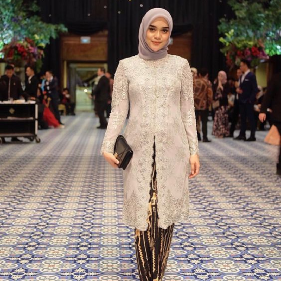 40 Model Kebaya Modern Hijab yang Stylish dan Menawan