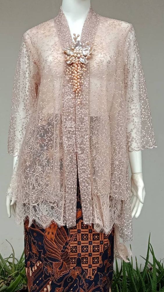 10 Inspirasi Kebaya Kartini Modern untuk Tampil Elegan di Acara Spesial