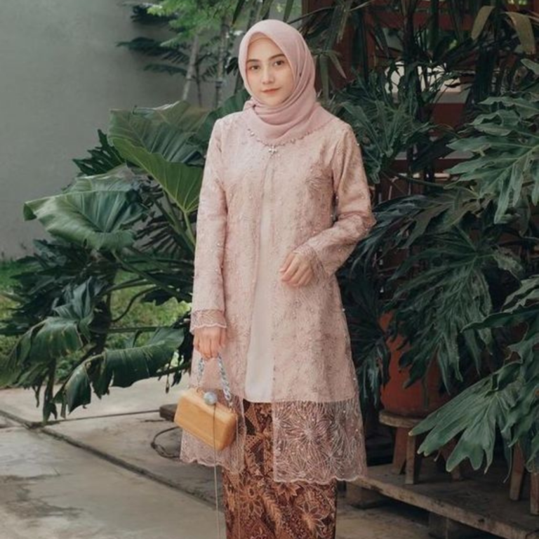 40 Model Kebaya Modern Hijab yang Stylish dan Menawan