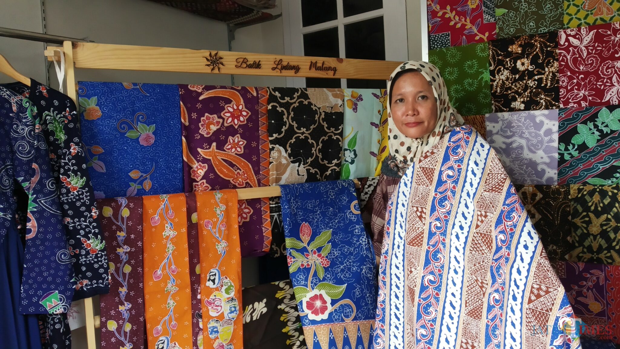 25+ Gambar Batik Cantik Khas Indonesia yang Populer