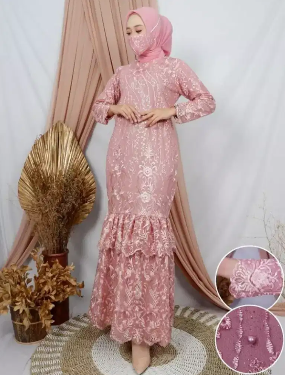 11 Model Gamis Brokat Kombinasi Satin Terbaru, Cocok untuk Lebaran!