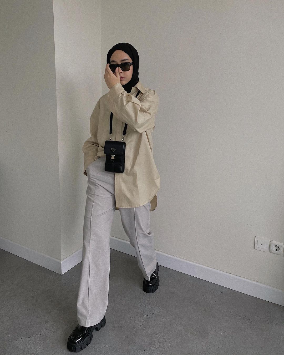 12 Inspirasi OOTD Hijab Simple untuk Hangout | Cocok untuk Bukber!