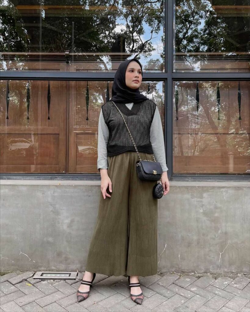 12 Inspirasi OOTD Hijab Simple untuk Hangout | Cocok untuk Bukber!