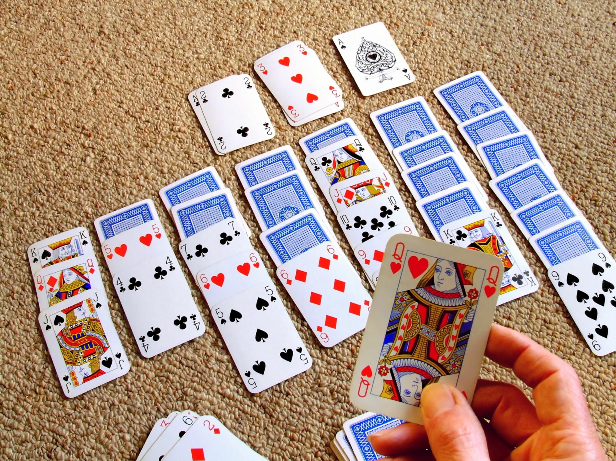 5 Cara Mainkan Solitaire, Dijamin Bikin Ketagihan | Pas Buat Ngabuburit