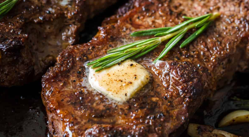 Cara Masak Steak Daging Sapi ala Restoran Mewah, Lezat dan Antialot!