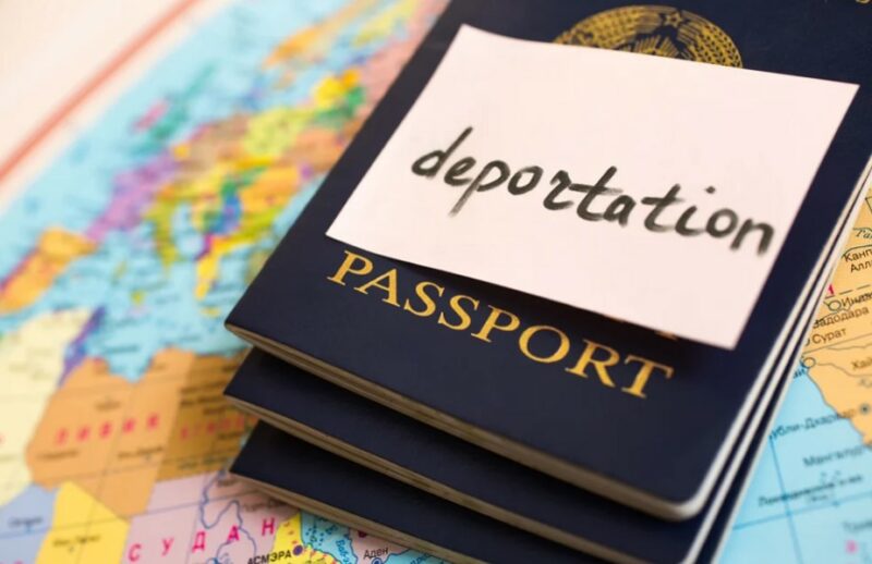Deportasi adalah Pemulangan Kembali WNA, Apa Penyebabnya?