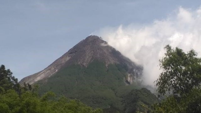 17 Fakta Unik Gunung Merapi, Punya Banyak Kisah Misteri - Rukita