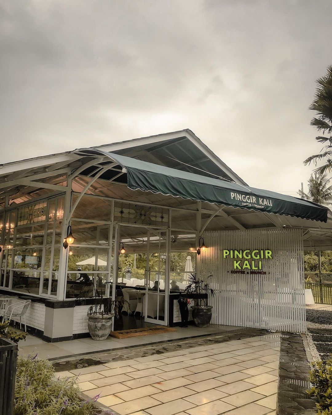 5 Restoran dan Cafe Hits di Puncak Cisarua Bogor, Adem Banget!