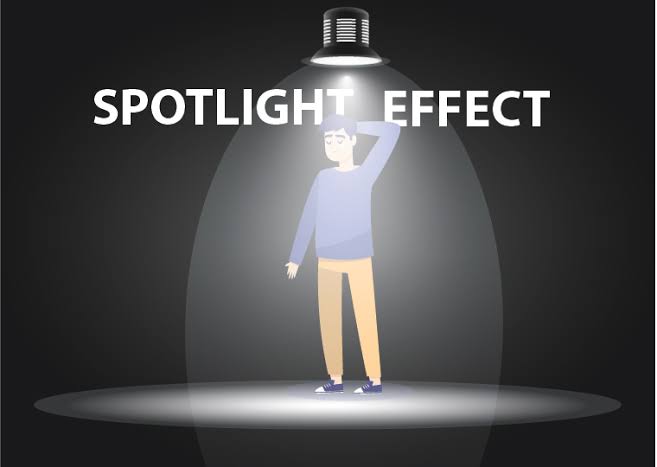 Spotlight Effect adalah Fenomena Psikis Melelahkan, Ini Penjelasannya!
