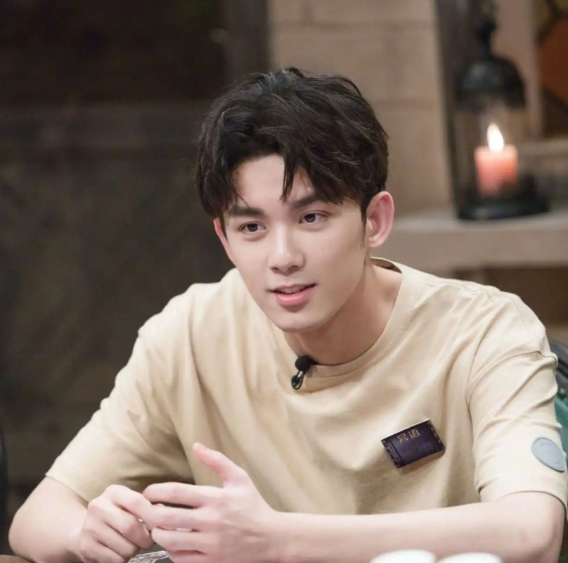 Comma Hair, Gaya Rambut Pria Ala Artis Korea | Kamu Wajib Ikuti!