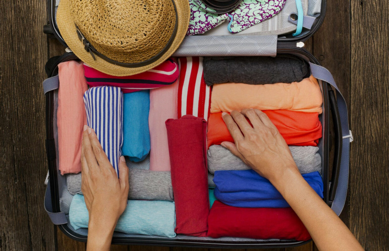 10 Cara Packing Baju di Koper yang Efisien dan Bisa Muat Banyak