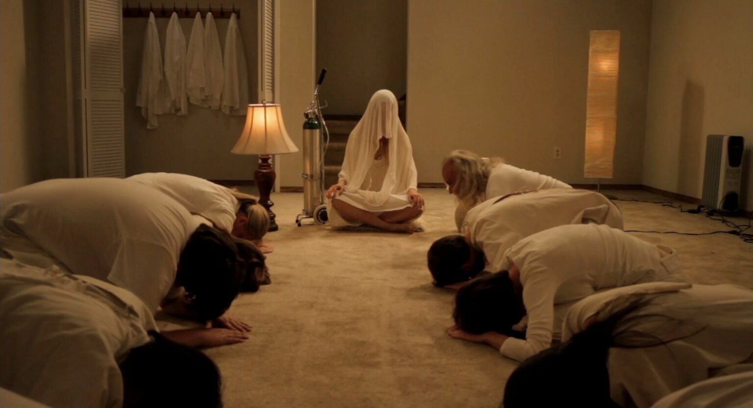 10 Film Sekte Pemuja Setan Paling Seram, Buat Kamu yang Berani