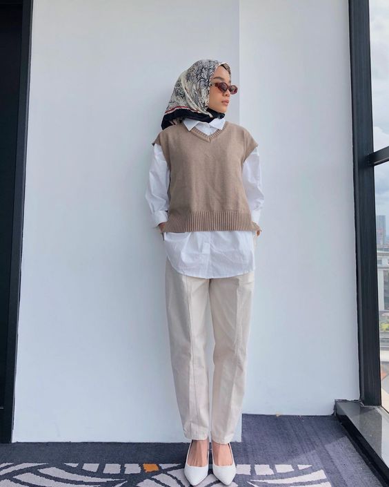 20 Inspirasi Padu Padan Kemeja Putih yang Nggak Membosankan!