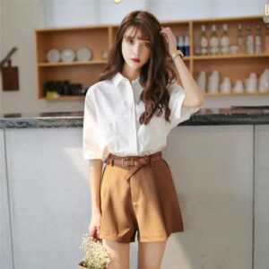 20 Inspirasi Padu Padan Kemeja Putih yang Nggak Membosankan!