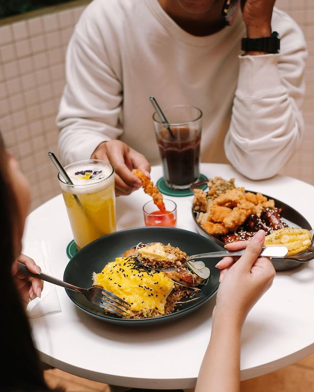 5 Cafe Dekat Kampus UNDIP, Tempat Nongkrong Mahasiswa Paling Seru! 5 Cafe Dekat Kampus UNDIP, Tempat Nongkrong Mahasiswa Paling Seru!