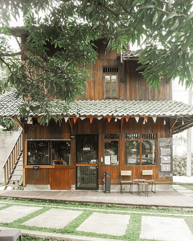 5 Cafe Dekat Kampus UNDIP, Tempat Nongkrong Mahasiswa Paling Seru! 5 Cafe Dekat Kampus UNDIP, Tempat Nongkrong Mahasiswa Paling Seru!