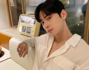 Saatnya Tampil Fresh dengan 10 Model Rambut Pria Curtain Haircut Ini!