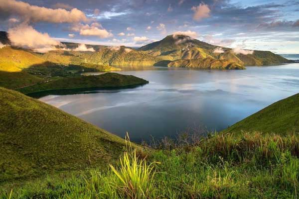 11 Tempat Wisata Sekitar Danau Toba Wajib Dikunjungi, Indah Banget!