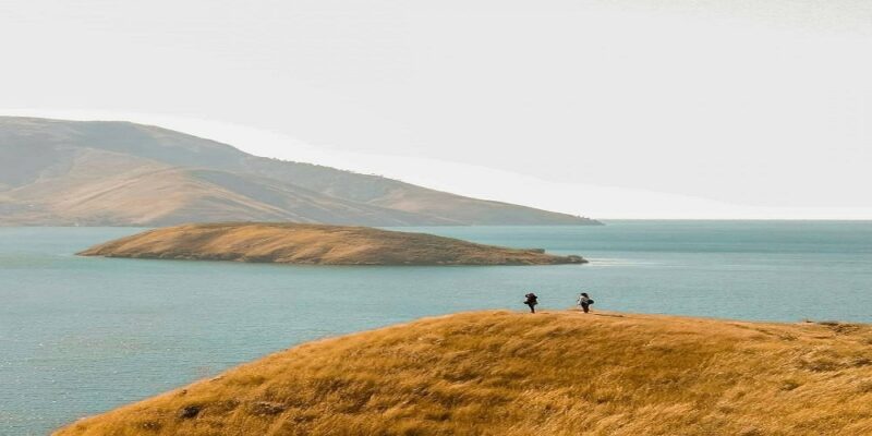 11 Tempat Wisata Sekitar Danau Toba Wajib Dikunjungi, Indah Banget!